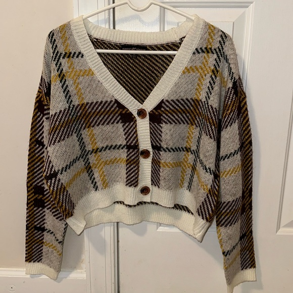 Almost Famous | Sweaters | Almost Famous Plaid Button Down Cropped ...